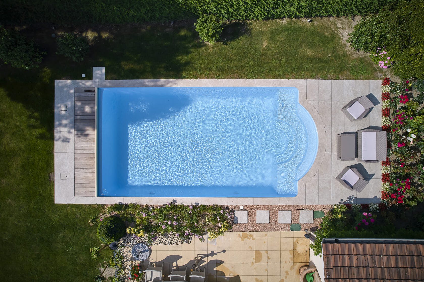 Piscine coque polyester en Suisse - BE PISCINES